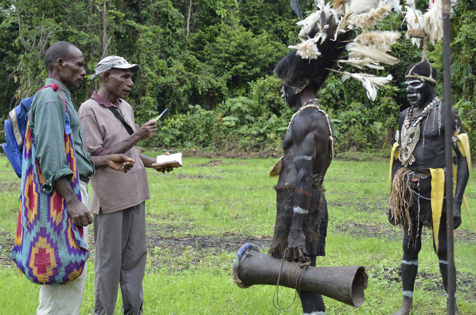 Singsing in Purkunawi, with Kwoma people and Michael Somare (Sepik ...